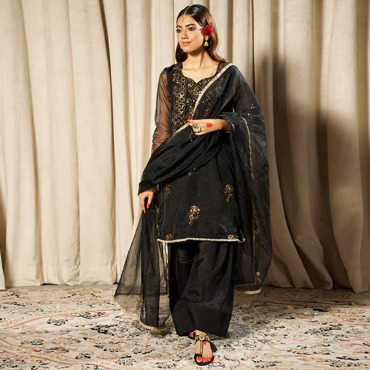 Mahveen – Dazzle by Sarah